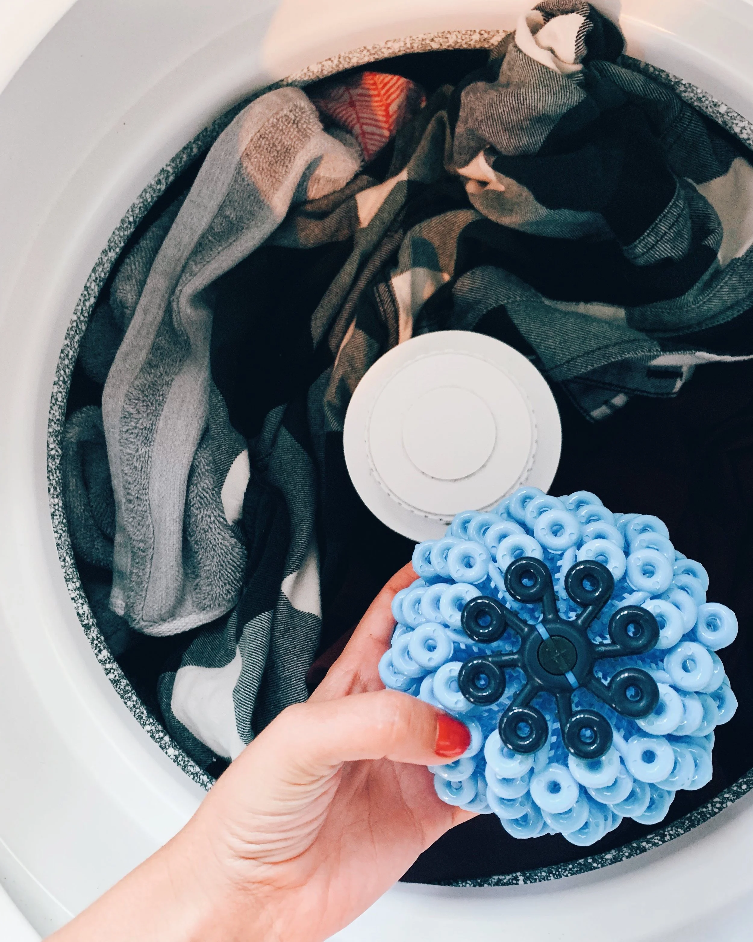 7 Tips On How To Avoid Microplastics When Washing Your Clothes
